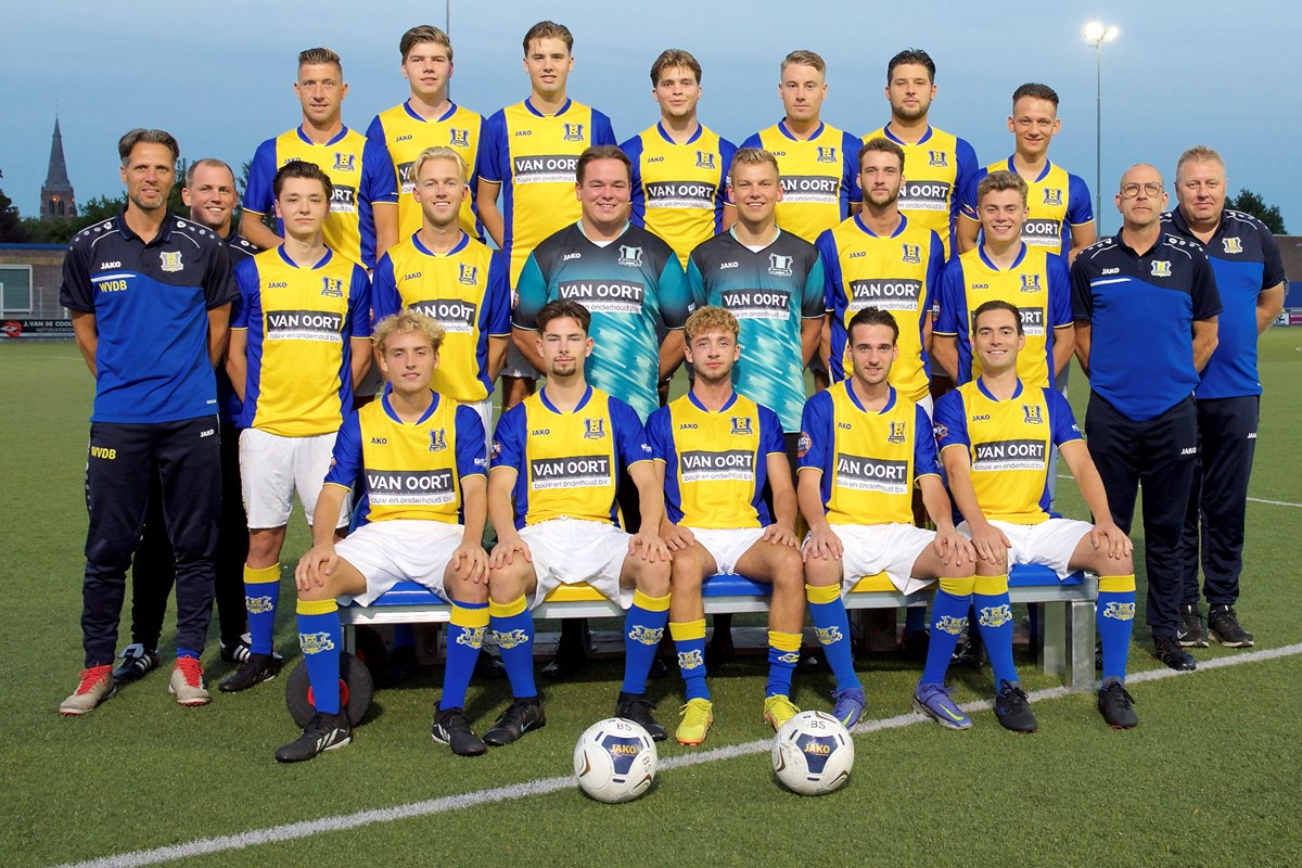 Voorwaarts boekt met tien man overtuigende eerste zege - Deventer Voetbal