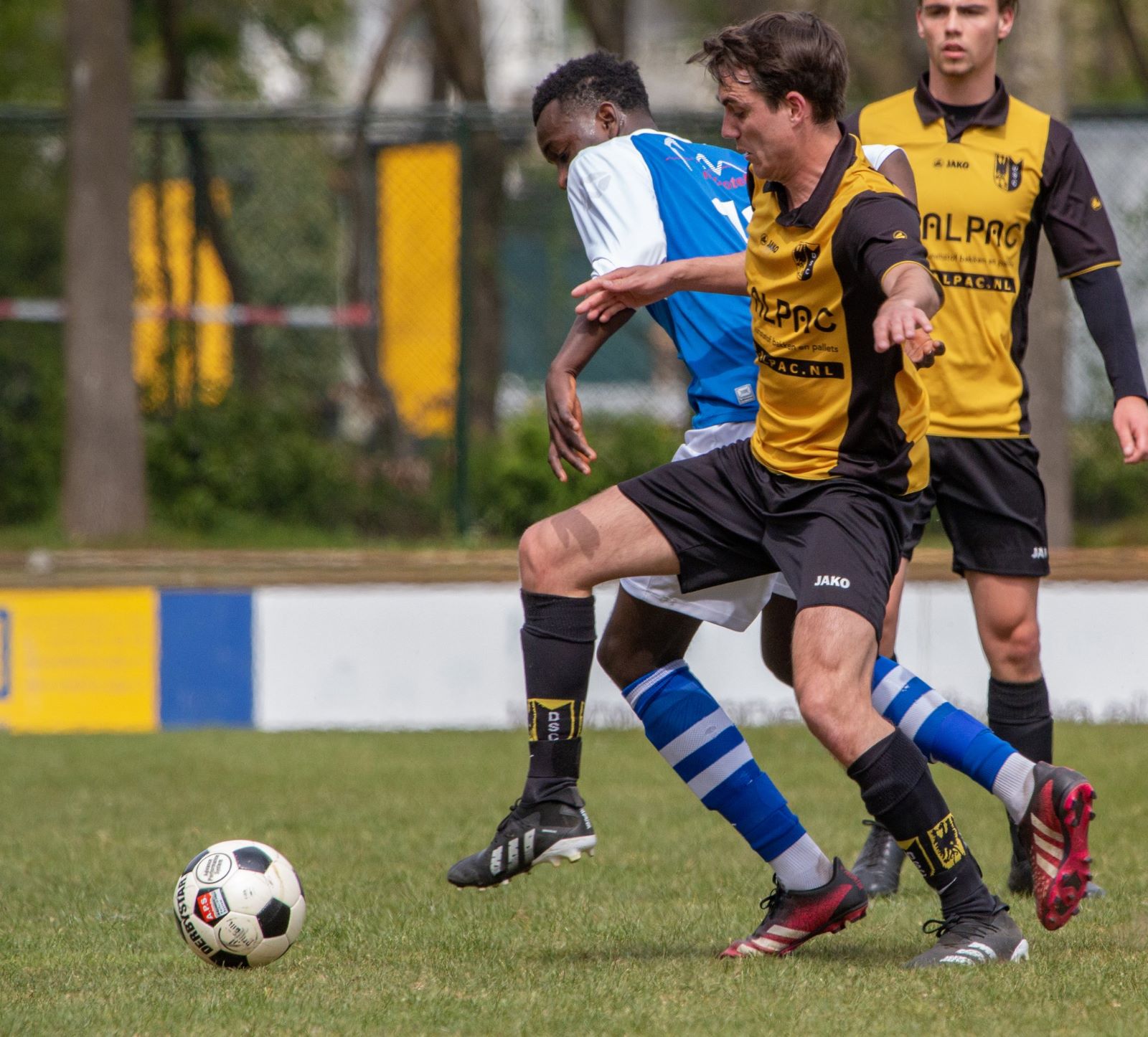 Diepenveen scoort op de juiste momenten en wint van Markelo - Deventer ...