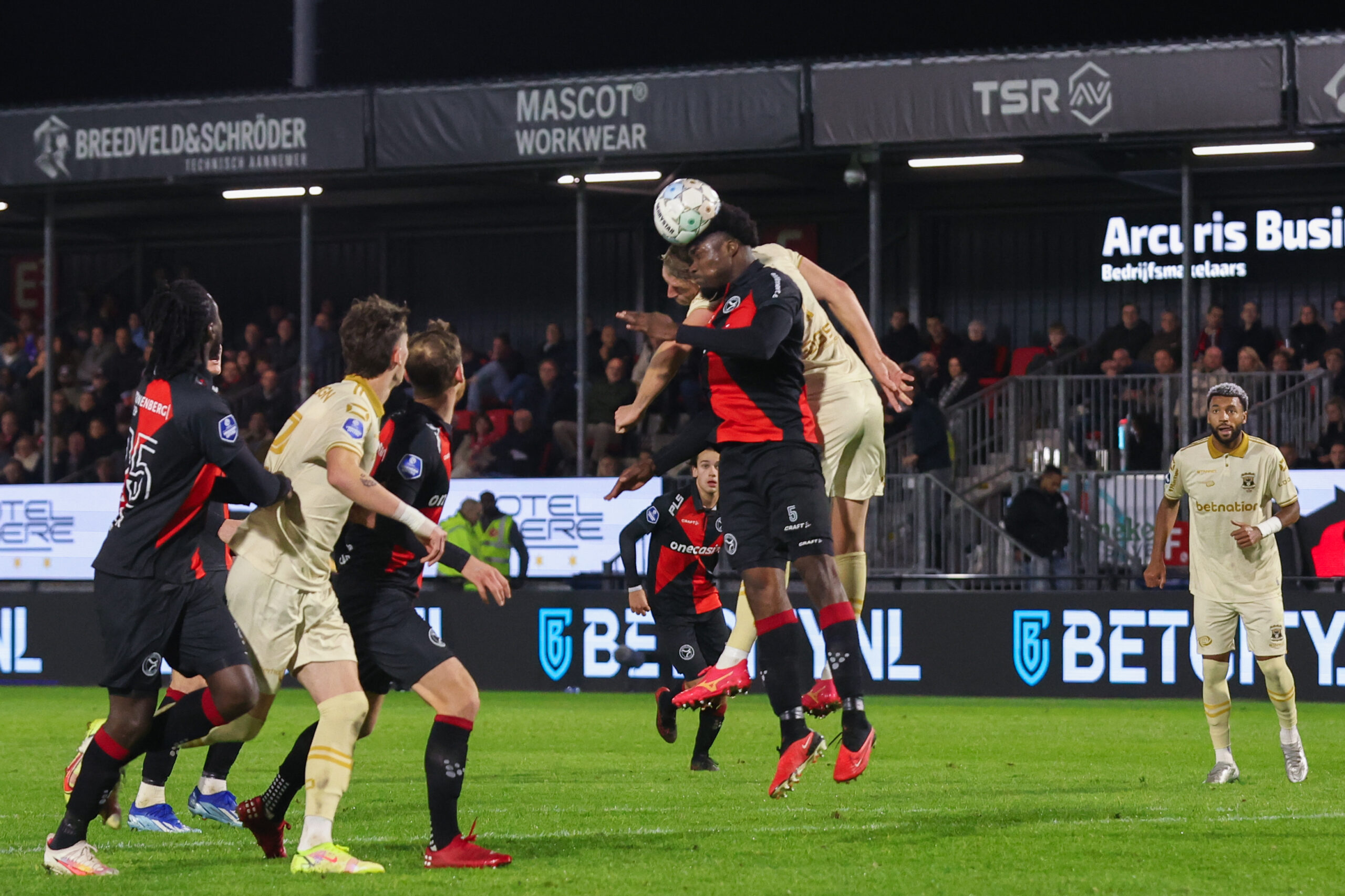 Energiek Almere houdt slordig GA Eagles op brilstand - Deventer Voetbal