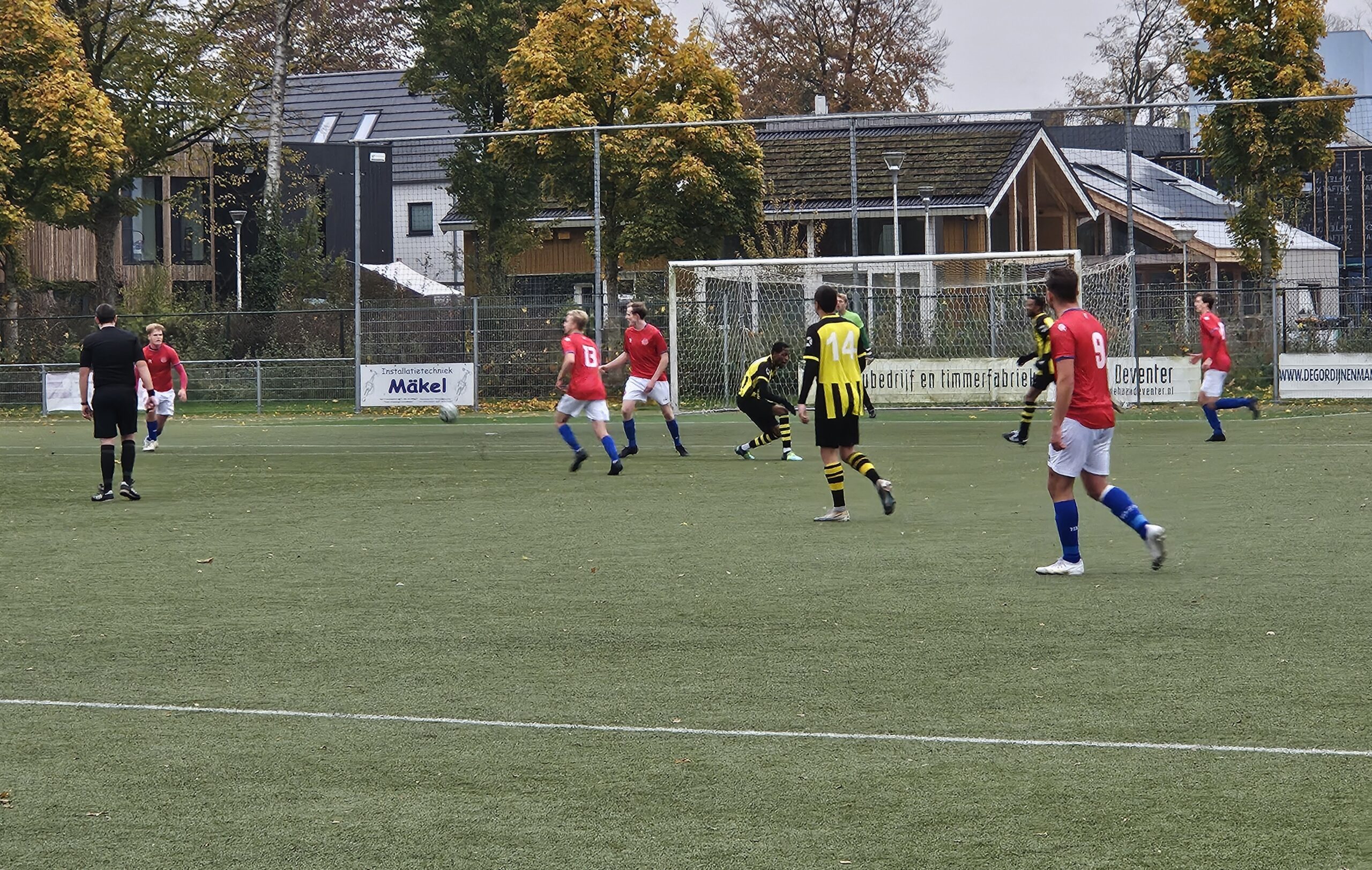 Sallandia geeft in 5 minuten overwinning weg - Deventer Voetbal