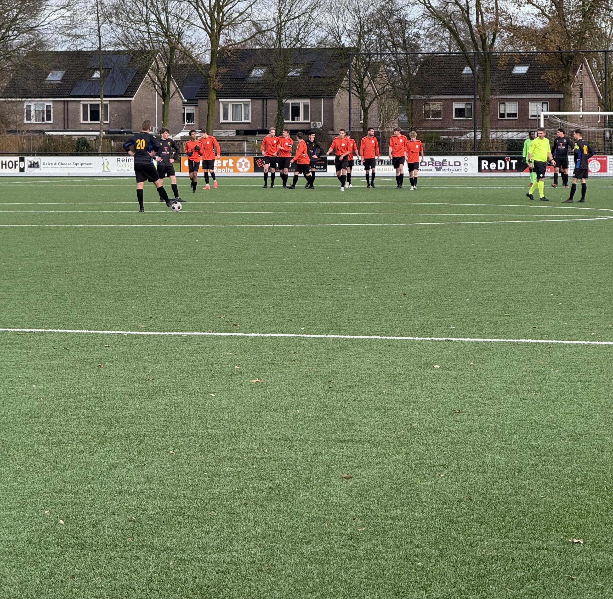 Mariënheem benut omschakeling en Davo laat kansen liggen - Deventer Voetbal